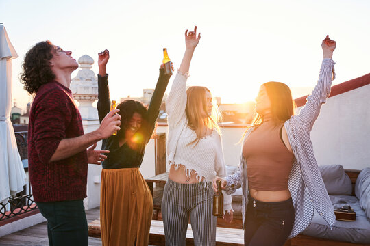 Imágenes de Chill: descubre bancos de fotos, ilustraciones, vectores y ...