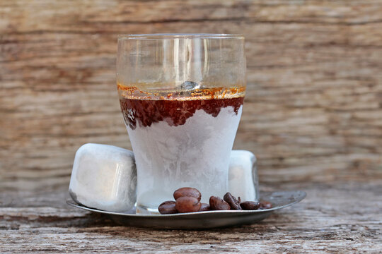 "Schwarzer Kaffee" Images – Browse 826 Stock Photos, Vectors, and Video ...