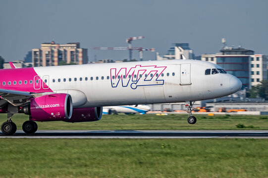 "Wizz Air" Images – Browse 323 Stock Photos, Vectors, and Video | Adobe ...