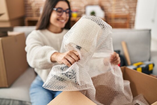 Imágenes de Unpacking: descubre bancos de fotos, ilustraciones ...