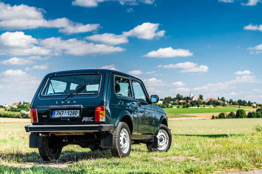 Lada Images – Parcourir 2,911 le catalogue de photos, vecteurs et ...
