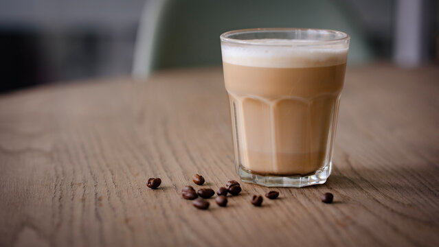 Imágenes de Latte: descubre bancos de fotos, ilustraciones, vectores y ...