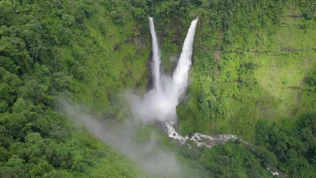 รูปภาพ"Tad Fane Waterfall" – เลือกดูภาพถ่ายสต็อก เวกเตอร์ และวิดีโอ17 ...