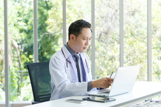 Asian Doctor Consultation Images – Browse 34,842 Stock Photos, Vectors ...