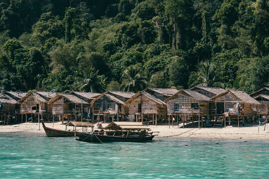 「Moken」の画像 - 422 件の Stock 写真、ベクターおよびビデオ | Adobe Stock