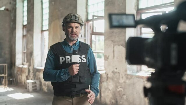 Newsman Изображения: просматривайте стоковые фотографии, векторные ...
