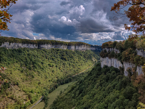 Tief bilder – Bläddra bland 12,673 stockfoton, vektorer och videor ...