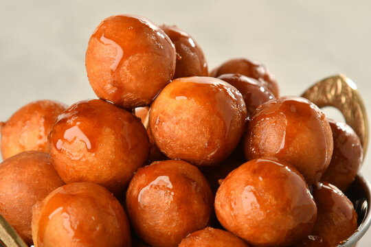 Imágenes de Luqaimat: descubre bancos de fotos, ilustraciones, vectores ...