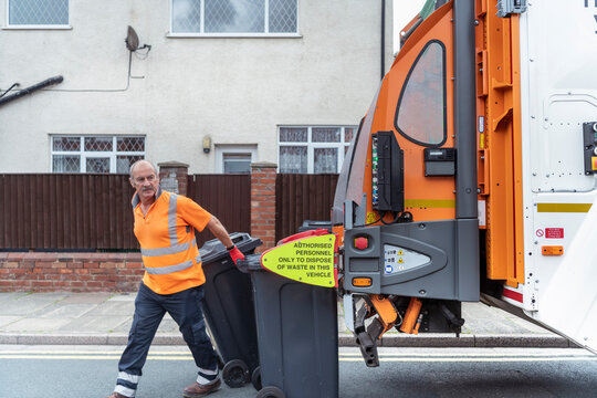 Refuse Collector Bilder – Durchsuchen 8,617 Archivfotos, Vektorgrafiken ...