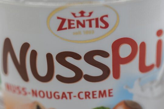 Nusspli bilder – Bläddra bland 12 stockfoton, vektorer och videor ...