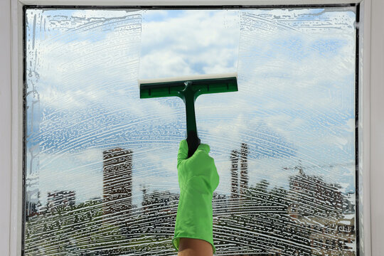 Squeeging Bilder – Durchsuchen 23,665 Archivfotos, Vektorgrafiken und ...