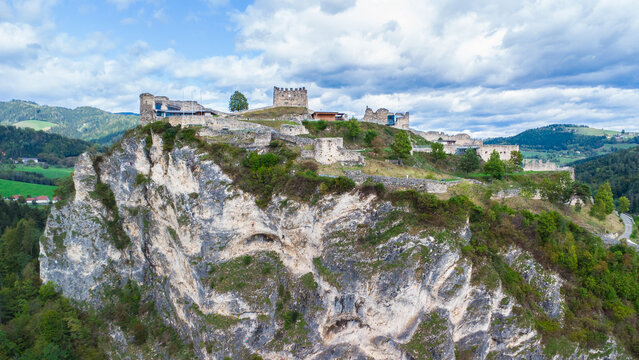 Griffen bilder – Bläddra bland 365 stockfoton, vektorer och videor ...