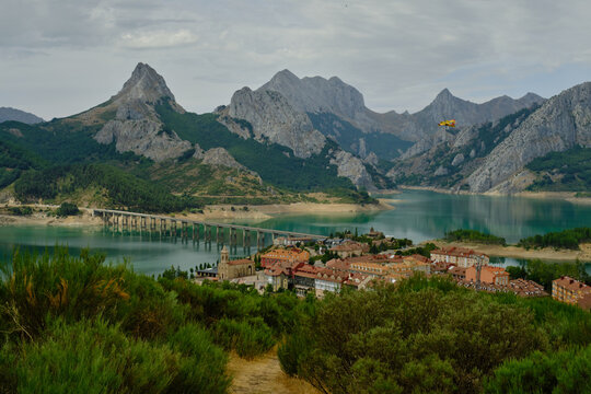 Riano Billeder – Gennemse 1,494 stockfotos, vektorer og videoer | Adobe ...