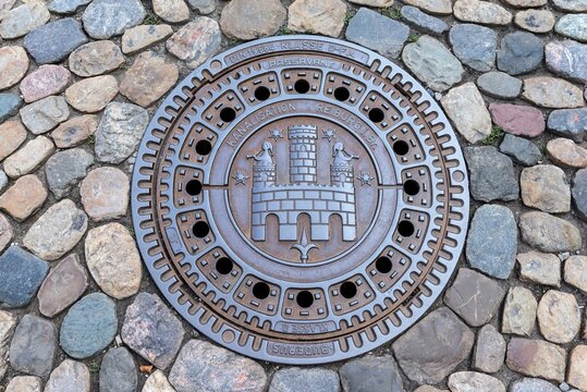 Abwasserdeckel Bilder – Durchsuchen 1,205 Archivfotos, Vektorgrafiken ...