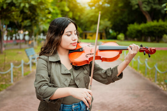 Women Violin Players