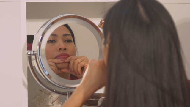 "Face Massage" Immagini - Sfoglia 4,130 foto, vettoriali e video Stock ...