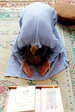 Imagens de Prosternation – Explore Fotografias do Stock, Vetores e ...