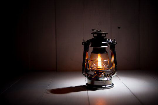 "Lamp Oil" Bilder – Durchsuchen 7,250 Archivfotos, Vektorgrafiken und ...