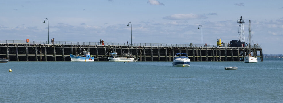 Devant Bilder – Durchsuchen 16,290 Archivfotos, Vektorgrafiken und ...