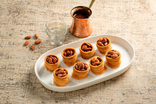 รูปภาพKadaifi – เลือกดูภาพถ่ายสต็อก เวกเตอร์ และวิดีโอ6,544 | Adobe Stock