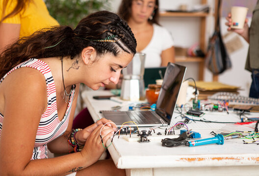 Circuit 이미지 – 찾아보기 857,335 스톡 사진, 벡터 및 비디오 | Adobe Stock