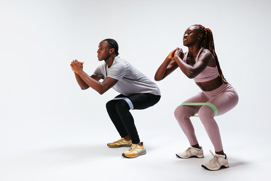 Imágenes de Agacharse: descubre bancos de fotos, ilustraciones ...