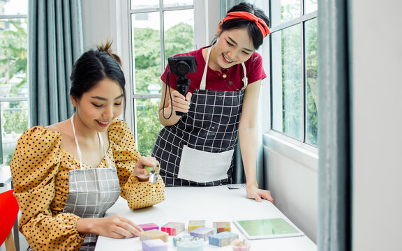 Women Crafting Together Images – Browse 16,092 Stock Photos, Vectors ...