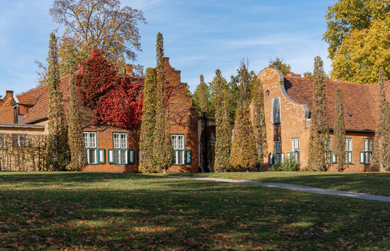 Etablissement Bilder – Durchsuchen 848 Archivfotos, Vektorgrafiken und Videos | Adobe Stock