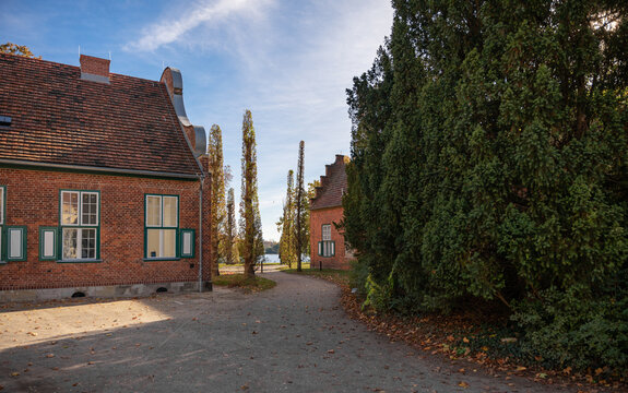 Etablissement Bilder – Durchsuchen 848 Archivfotos, Vektorgrafiken und Videos | Adobe Stock