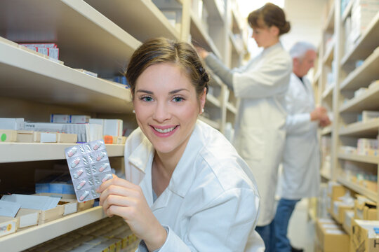 Pharmaceutist 이미지 – 찾아보기 2,759 스톡 사진, 벡터 및 비디오 | Adobe Stock