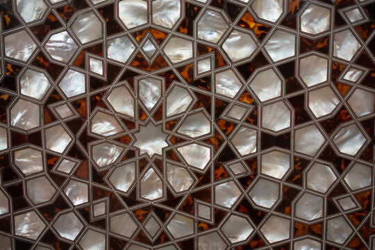 Incrustation Bilder – Durchsuchen 2,900 Archivfotos, Vektorgrafiken und ...