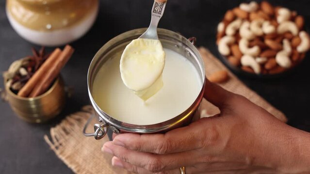 "Milk Over Imagens – Procure 39,585 fotos, vetores e vídeos | Adobe Stock