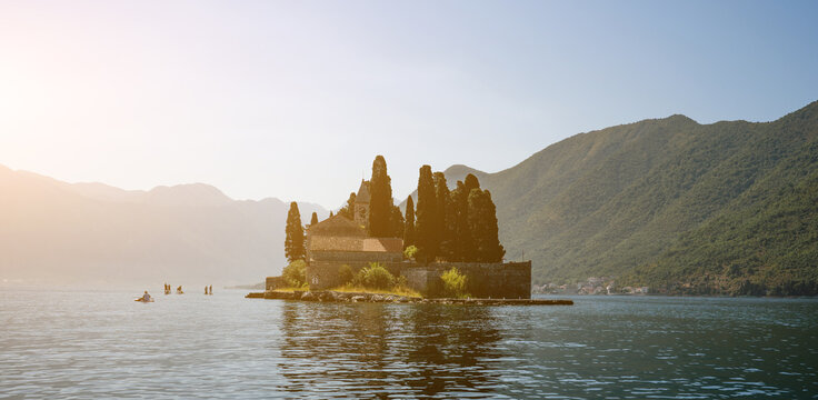 Surrounds Images – Browse 1,162,712 Stock Photos, Vectors, and Video ...