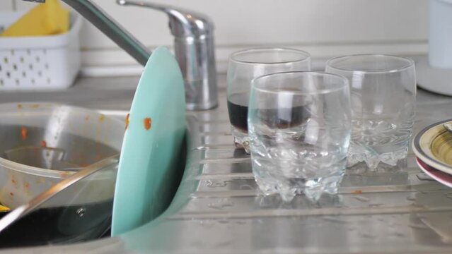 "Dirty Dishes" Bilder – Durchsuchen 1,664 Archivfotos, Vektorgrafiken ...