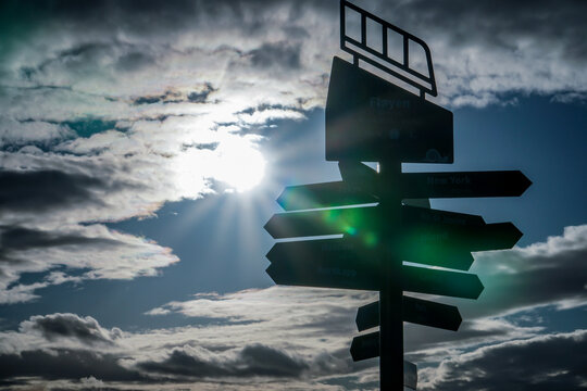 Imágenes de Signpost: descubre bancos de fotos, ilustraciones, vectores ...