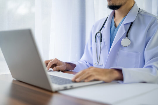 "Doctor Laptop" Images – Browse 37 Stock Photos, Vectors, and Video ...