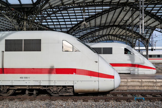 Ice1 Bilder – Durchsuchen 169 Archivfotos, Vektorgrafiken und Videos | Adobe Stock