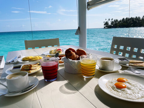 Refreshments Images – Browse 2,746,928 Stock Photos, Vectors, and Video ...