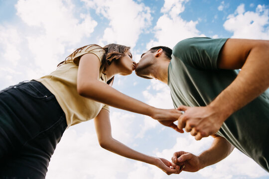 Hand-Kiss Bilder – Durchsuchen 1,317 Archivfotos, Vektorgrafiken und ...