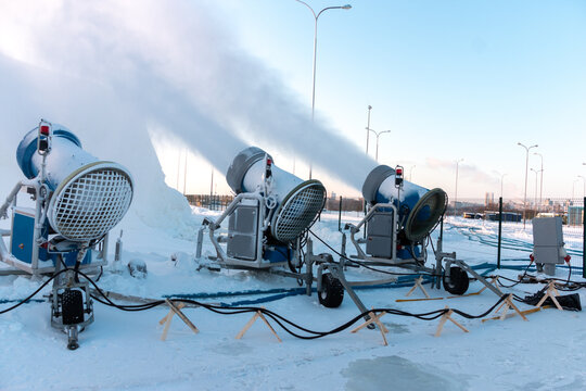 「Snowmaker」の画像 - 15,745 件の Stock 写真、ベクターおよびビデオ | Adobe Stock