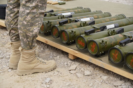รูปภาพRocket-Propelled – เลือกดูภาพถ่ายสต็อก เวกเตอร์ และวิดีโอ566 ...