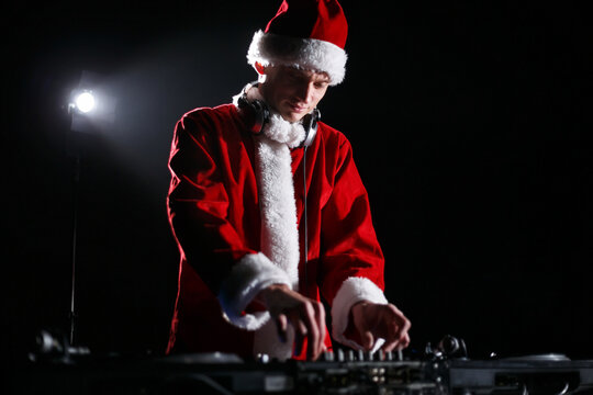 "Santa Dj"-Bilder: Stock-Fotos & -Videos. | Adobe Stock