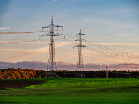 Strommast Bilder – Durchsuchen 86,009 Archivfotos, Vektorgrafiken und ...