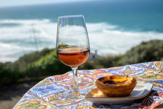 Imágenes de Muscatel: descubre bancos de fotos, ilustraciones, vectores ...