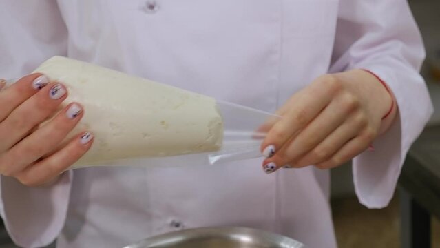 Icing Smoother Stock Videos – 6 HD & 4K Footage Clips | Adobe Stock