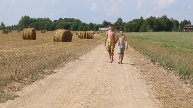 รูปภาพWolking – เลือกดูภาพถ่ายสต็อก เวกเตอร์ และวิดีโอ360 | Adobe Stock