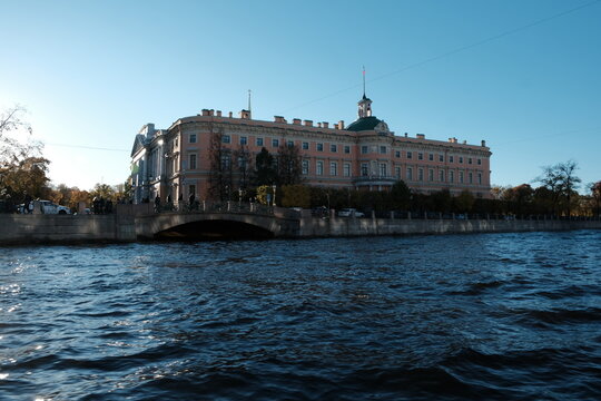 Fontanka bilder – Bläddra bland 3,817 stockfoton, vektorer och videor ...