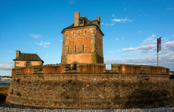 Vauban 이미지 – 찾아보기 9,186 스톡 사진, 벡터 및 비디오 | Adobe Stock