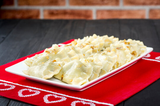 「Pyrogy」の画像 - 25,077 件の Stock 写真、ベクターおよびビデオ | Adobe Stock