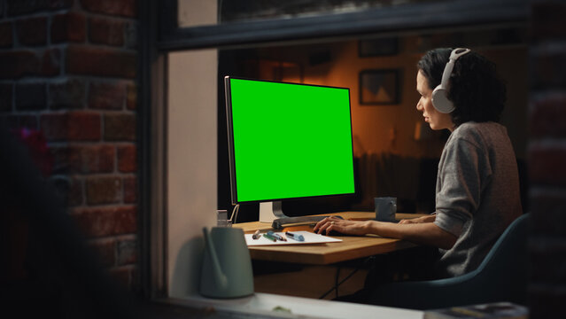 Green Screen Model Images – Browse 11,066 Stock Photos, Vectors, and ...